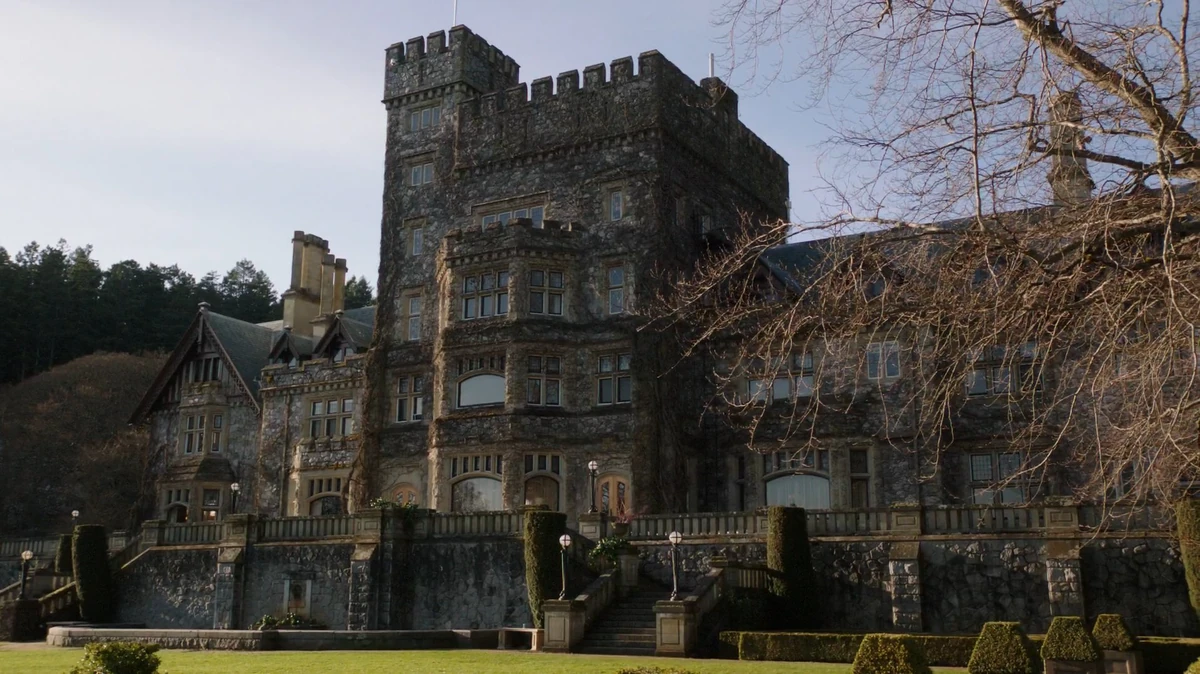 Queen Mansion (Earth-1) | Arrowverse Wiki | Fandom