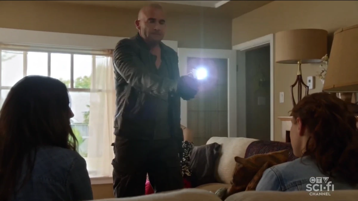 Memory flasher (Earth-Prime) | Arrowverse Wiki | Fandom