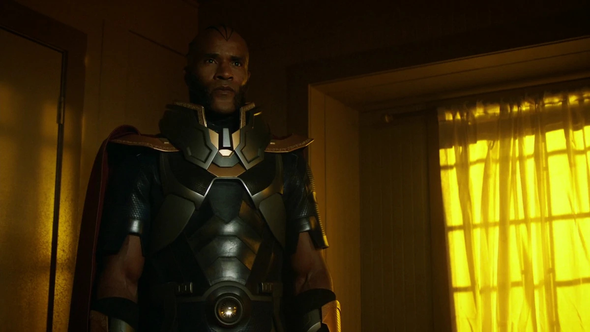 The Monitor suit | Arrowverse Wiki | Fandom