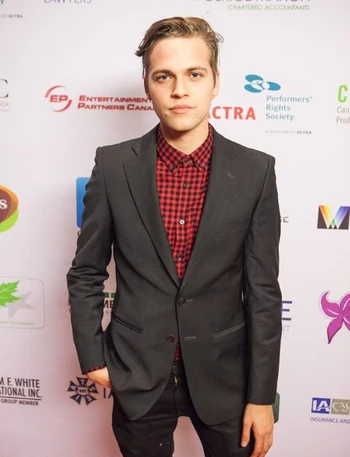 Alexander Calvert | Wiki Arrowverso | Fandom