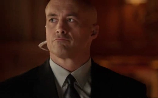 Sr. Robbins | Wiki Arrowverso | Fandom