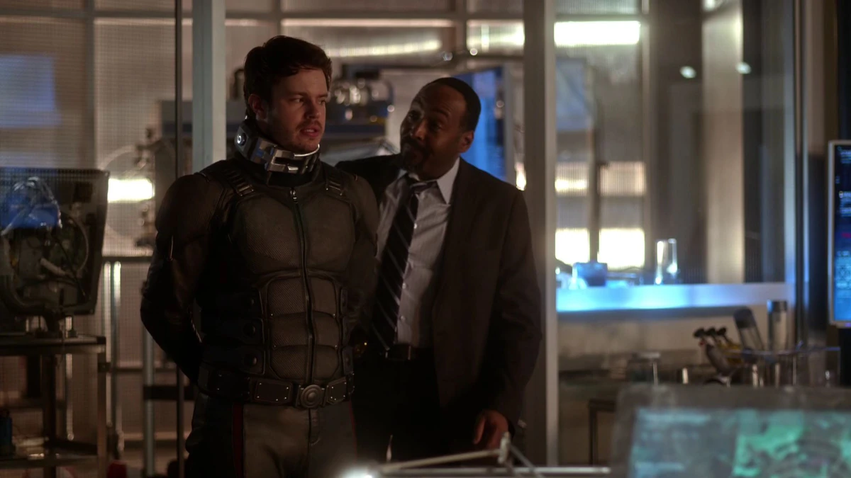 Adam Fells | Wiki Arrowverso | Fandom