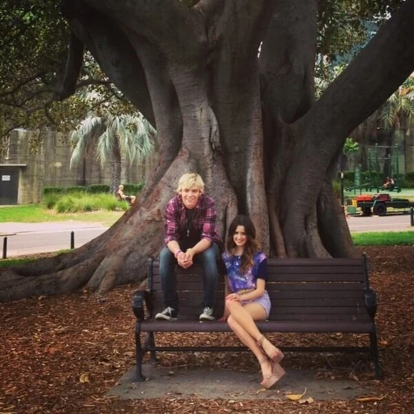 Raura | Auslly Wiki | Fandom