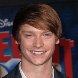 Calum Worthy And Debby Ryan