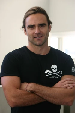Dustin Clare | Australian Actors Wiki | Fandom
