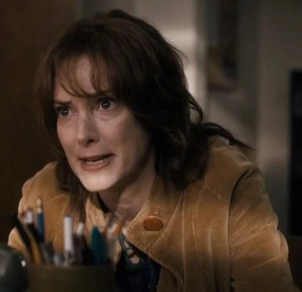 Stranger Things S01E01 "Chapter One: The Vanishing of Will Byers ...