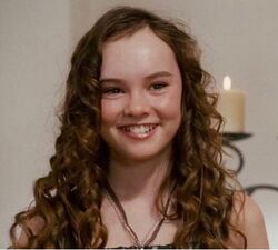 Spionen Ved Siden Av Madeline Carroll Alina Foley And Madeline Carroll
