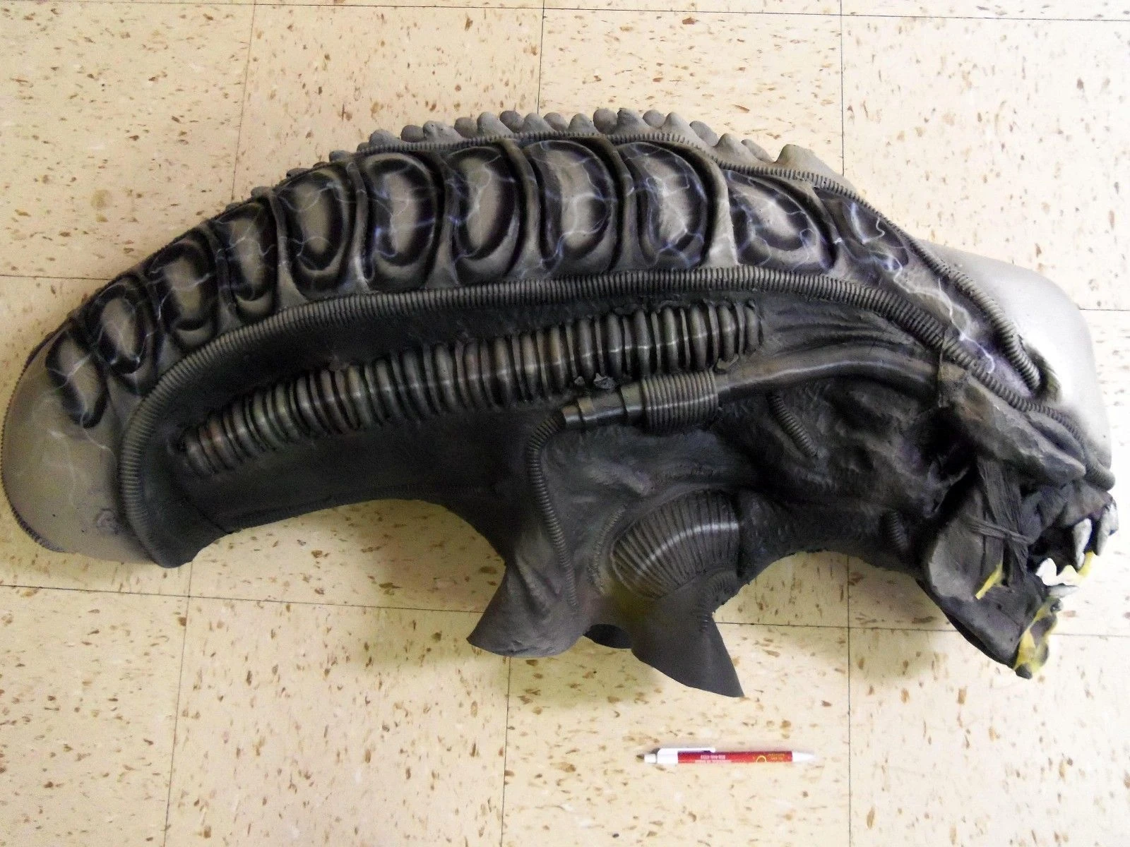 Distortions Unlimited Aliens mask | Xenopedia | Fandom