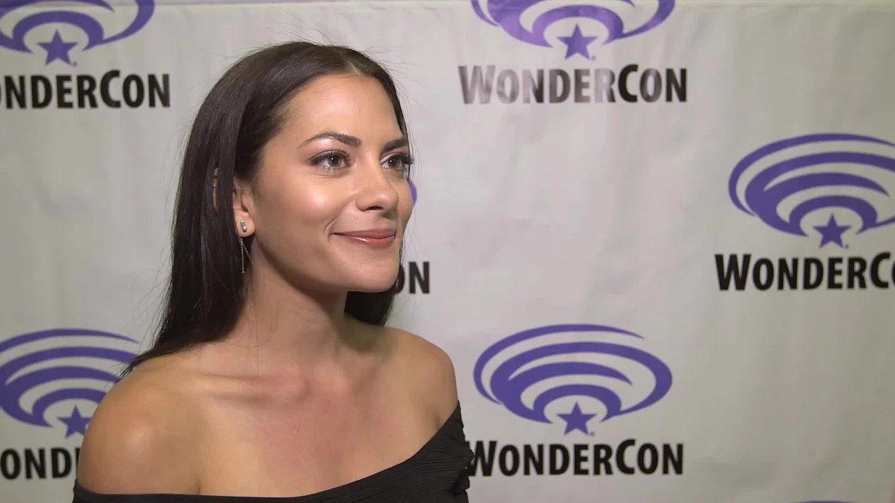 Actress Inbar Lavi Sings Hanson’s “MMMBop,” Also Talks About ‘Prison ...