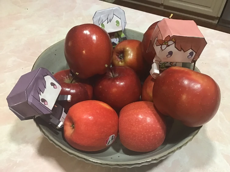 The Fukuwarai papercrafts are in a bowl of apples! | Fandom