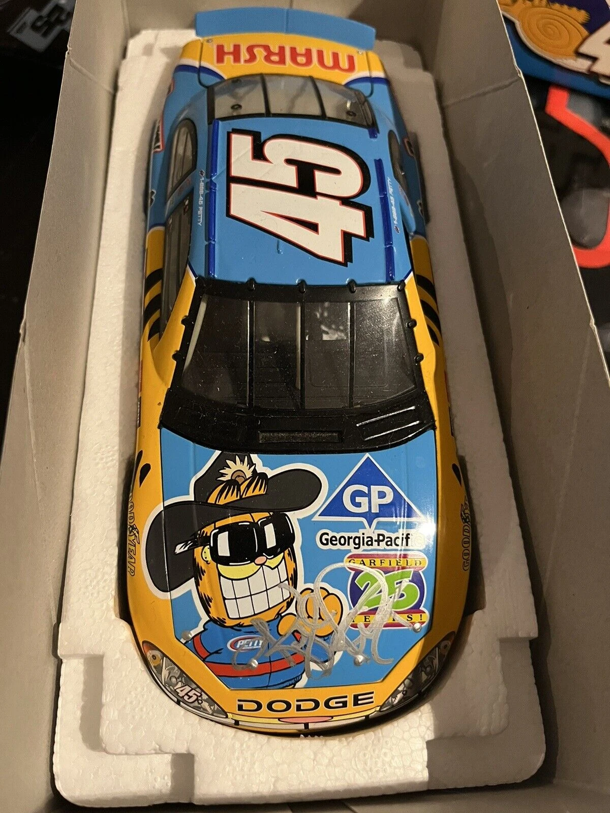 Garfield Car in 2003 Brickyard 400 | Fandom