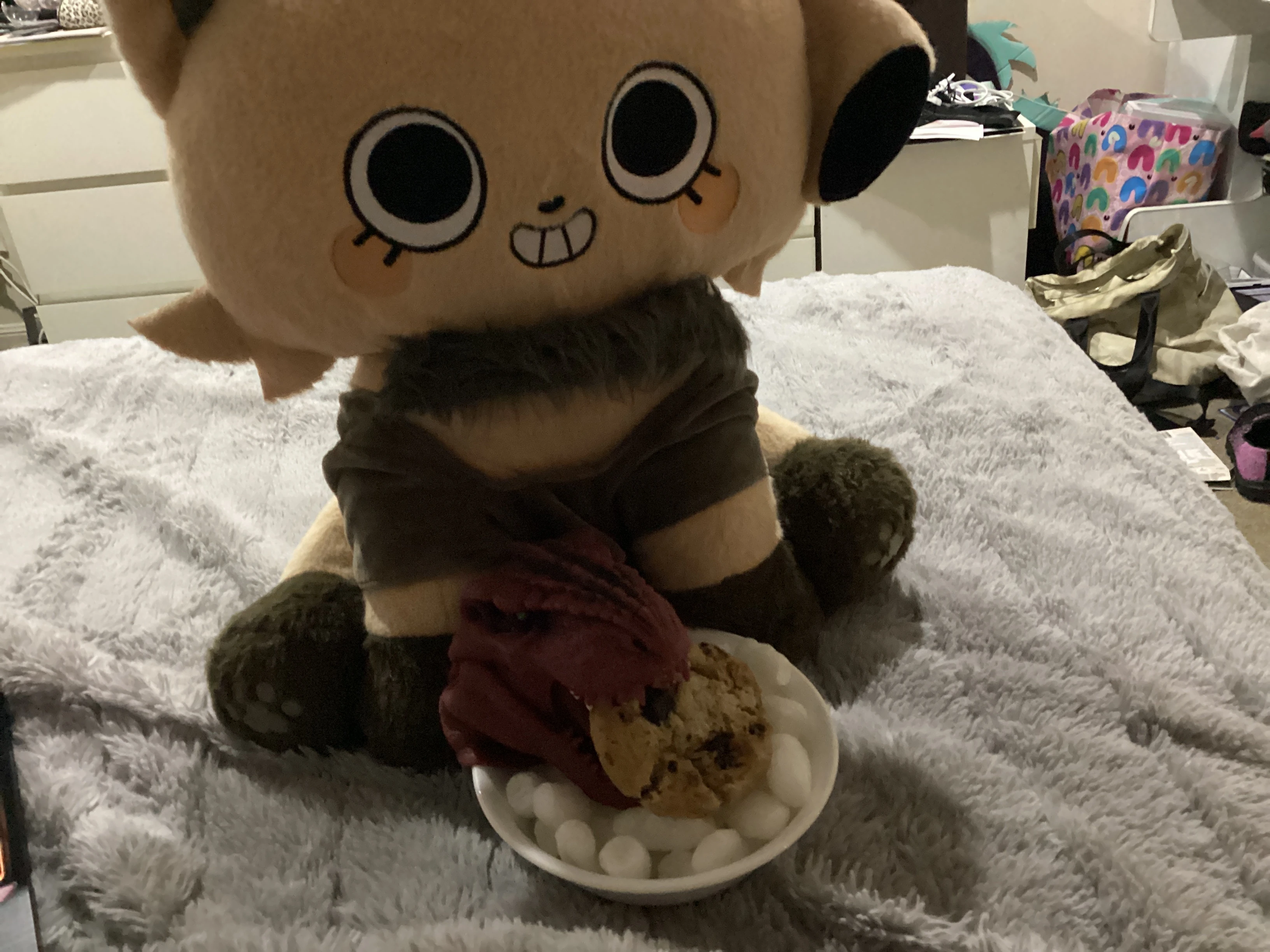 Shelly offers u cookies and packaging peanuts | Fandom
