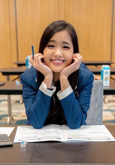 Who do you think is the 4th Vanta Girl? | Fandom