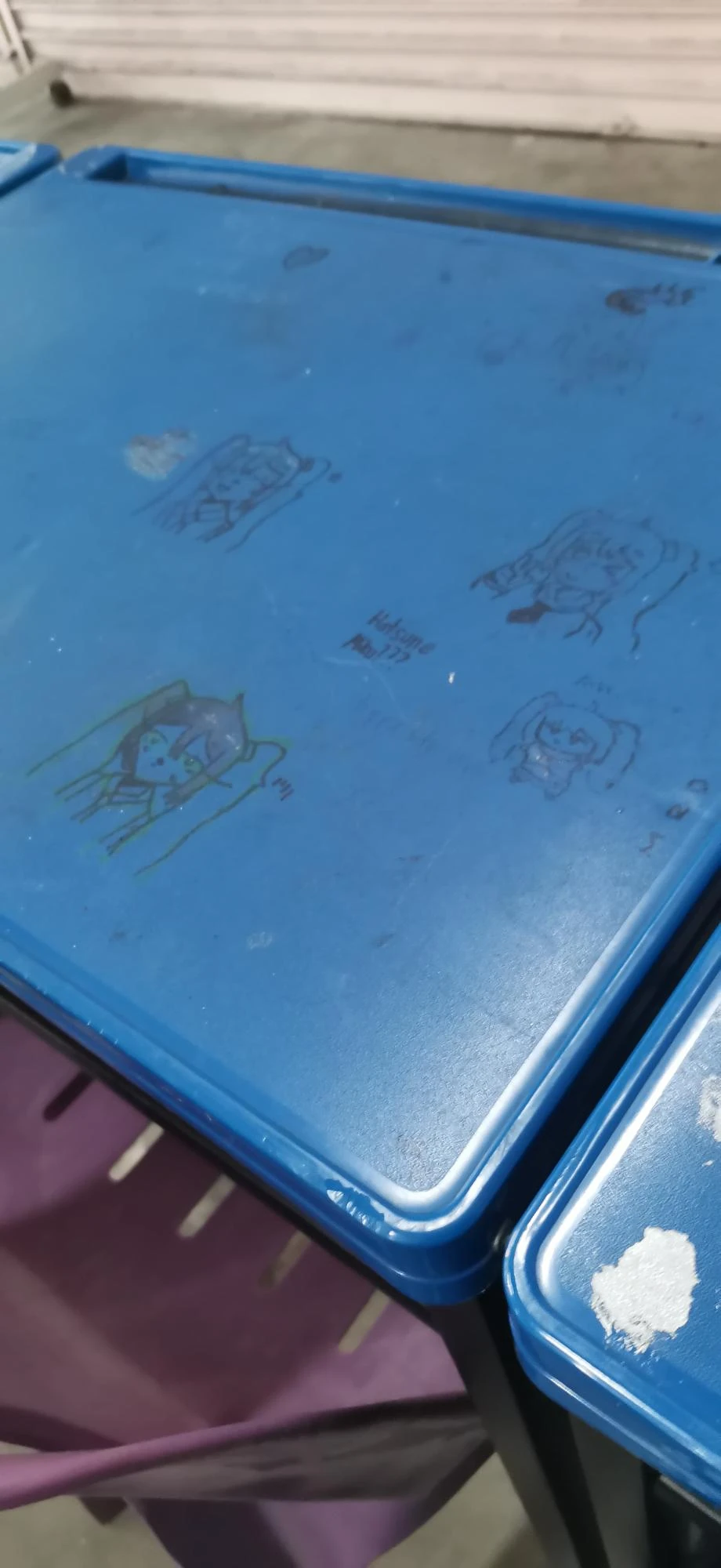 Someone drew Hatsune Miku on the table | Fandom