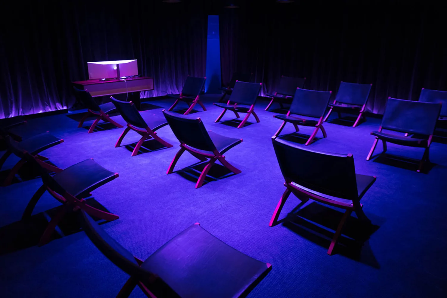 Level 2273: “Blinding Neon Blue and Violet Lights" | Backrooms ...