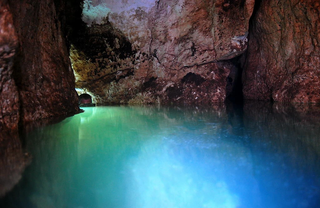 Level 173:"Underground Aquatic Caverns" | Backrooms Freewriting Wiki ...