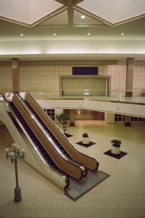 Level 44: "Shopping Mall" | Backrooms Freewriting Wiki | Fandom