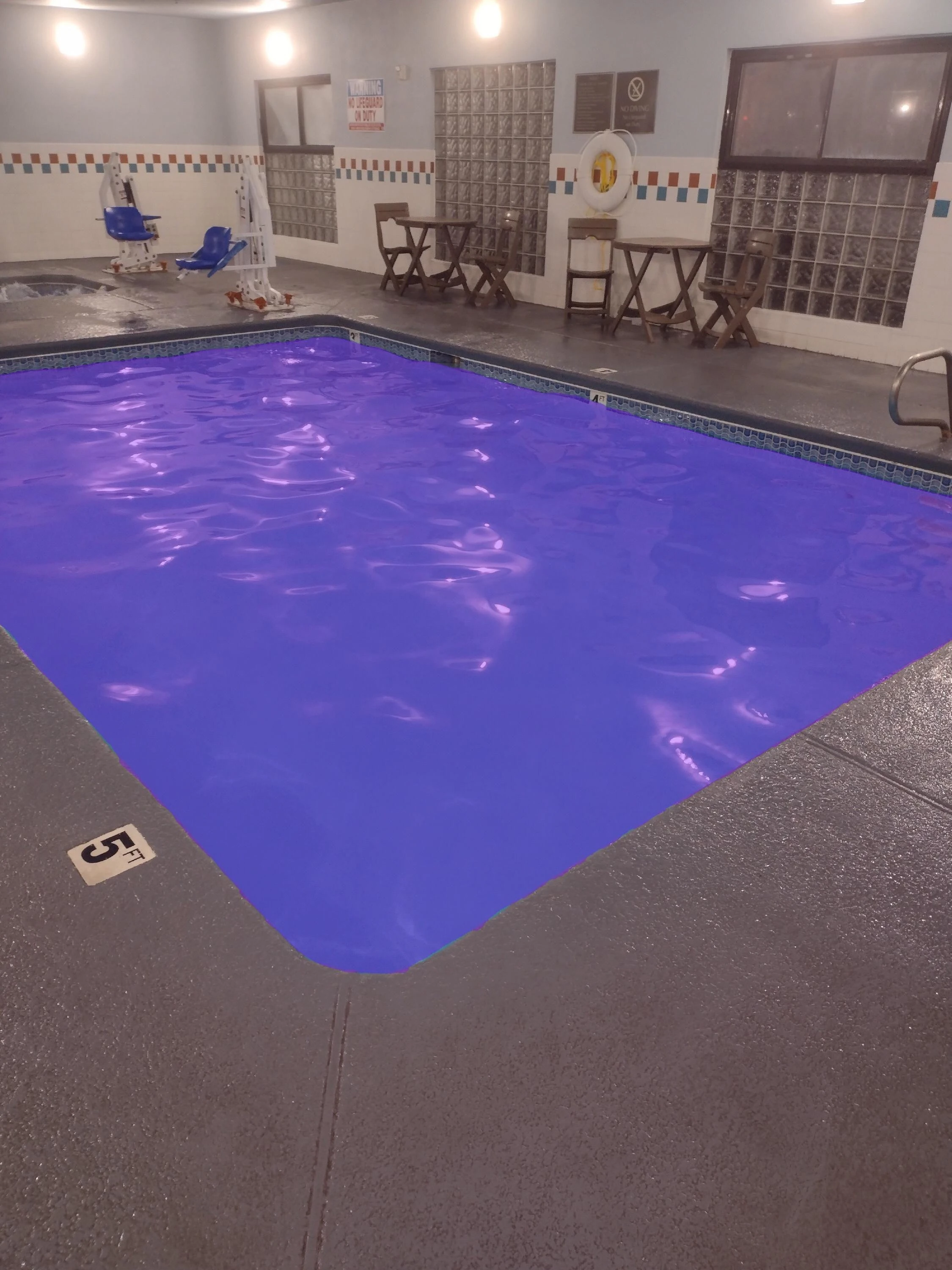 Level 37.2: „Die Schwimmhalle“ | Backrooms Wiki | Fandom