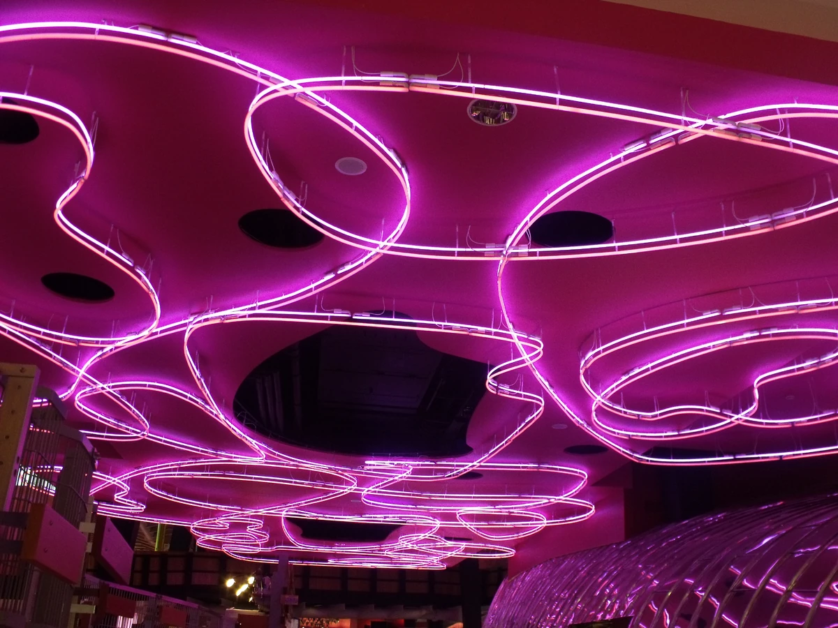 Level 77.01 η: "NEON MALL" | Backrooms Wiki | Fandom