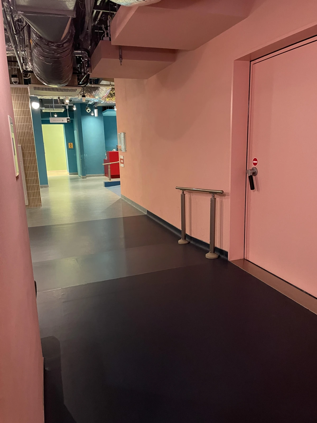 Level 9999 η: "中央センター" | Backrooms Wiki | Fandom