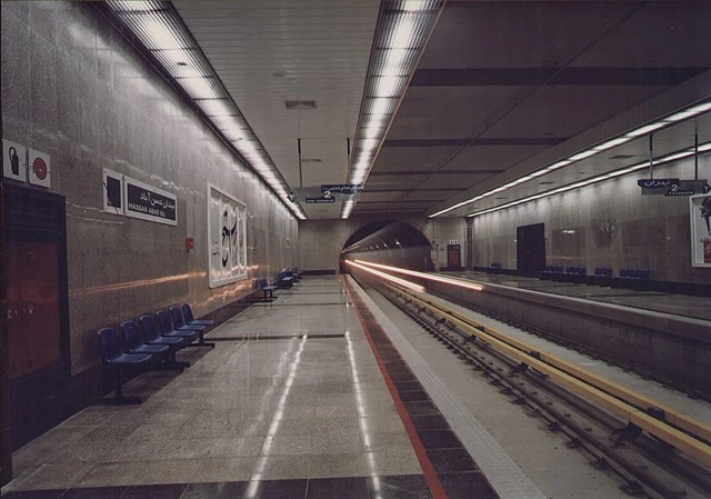 Level 20.1 η: "二月駅地下ホーム" | Backrooms Wiki | Fandom