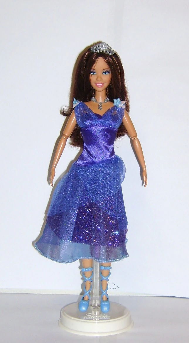 Princess Courtney (The 12 Dancing Princesses)/Gallery | Barbie Movies ...