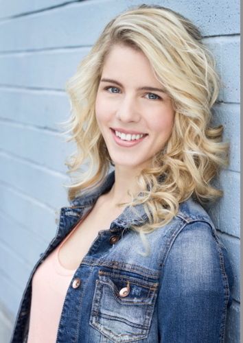 Emily Bett Rickards Batman Anarky Wiki Fandom
