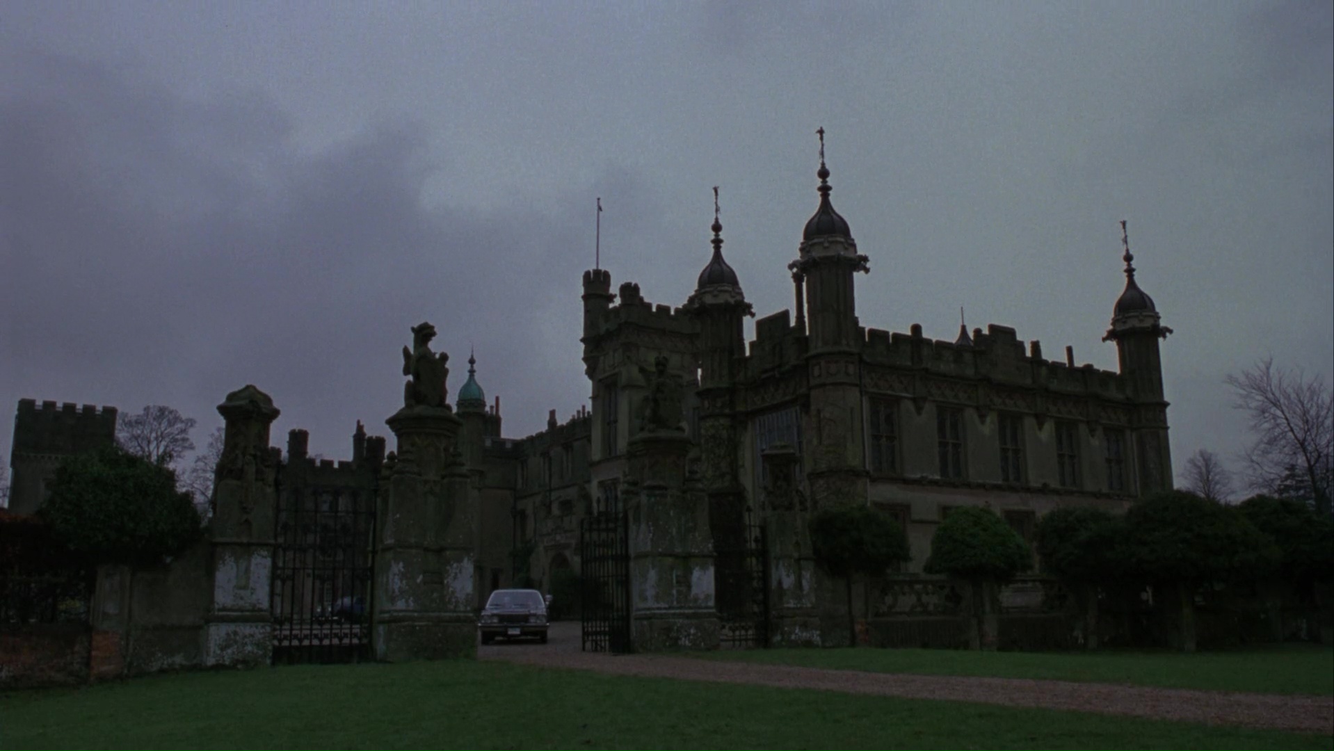 Wayne Manor (Burtonverse) | Batman Wiki | Fandom