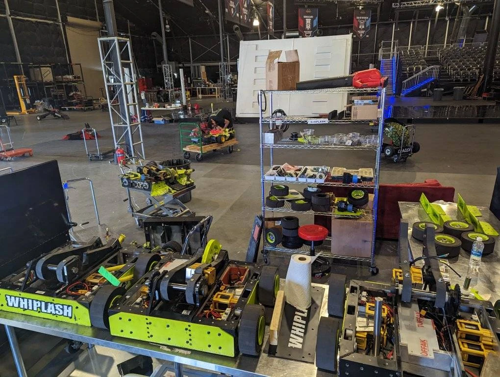 ShowBots | BattleBots Wiki | Fandom