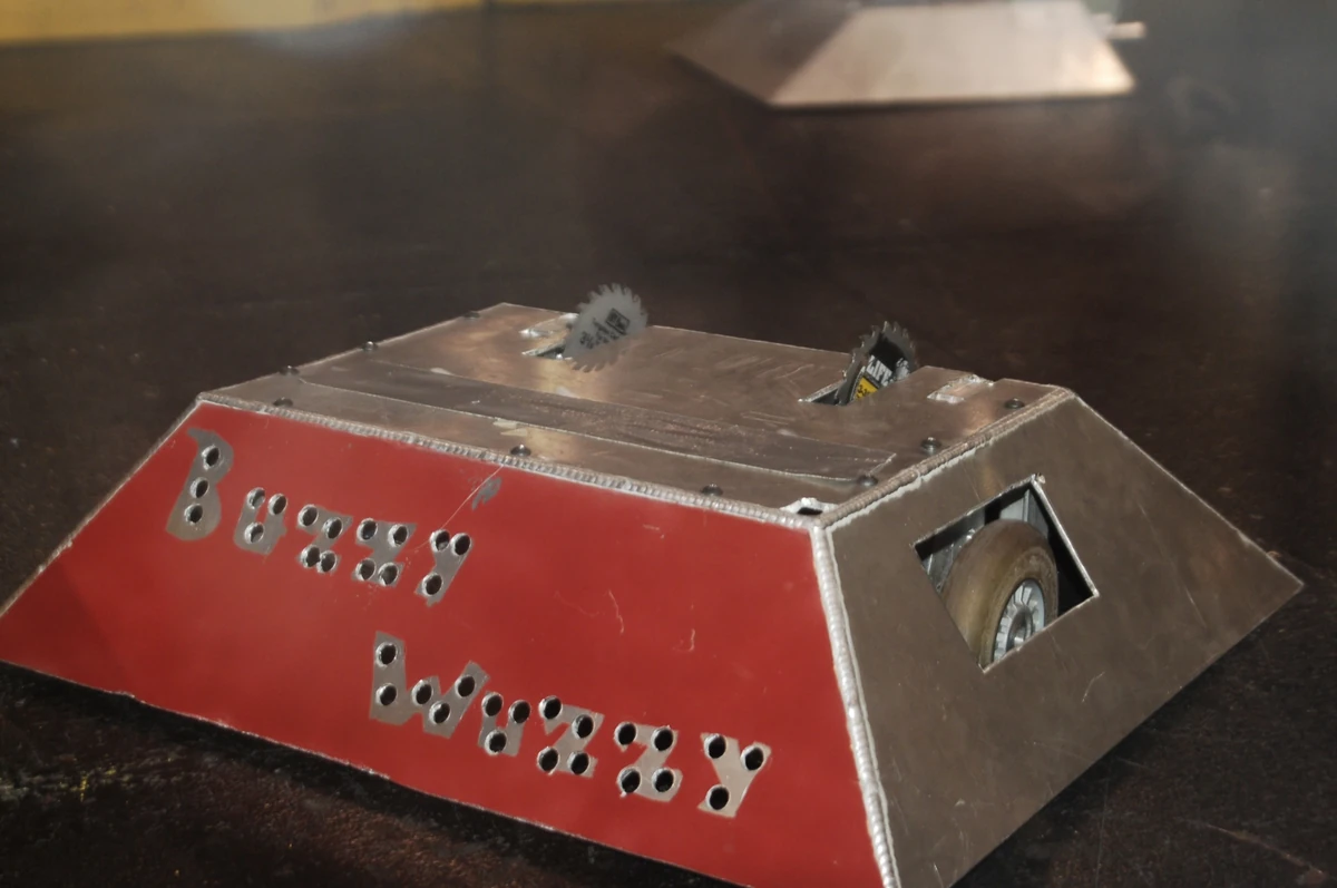 Buzzy Wuzzy | BattleBots Wiki | Fandom