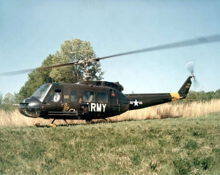 Helicóptero Artillado Uh 1 Huey
