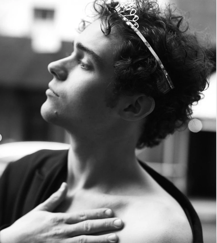 umm YES [Joshua Bassett with a tiara] | Fandom