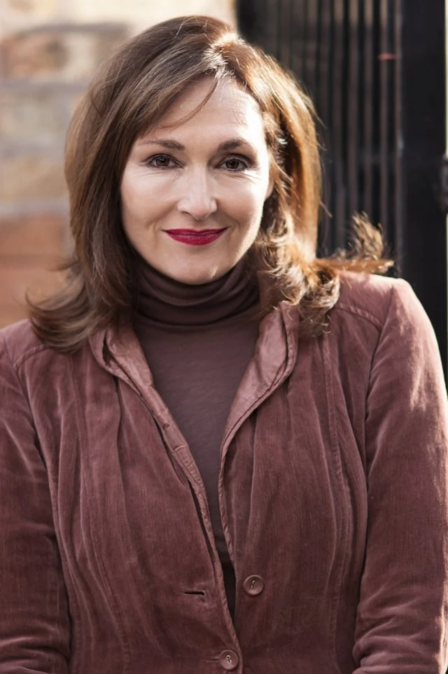 Nora Dunn | Best Friends Whenever Wiki | Fandom