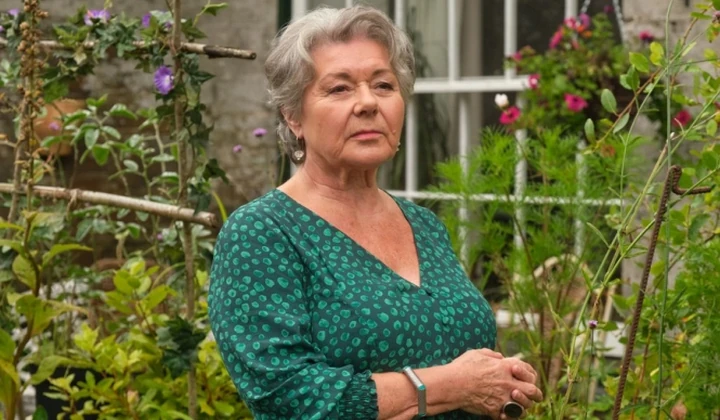 Anne Lloyd | Beyond Paradise Wiki | Fandom