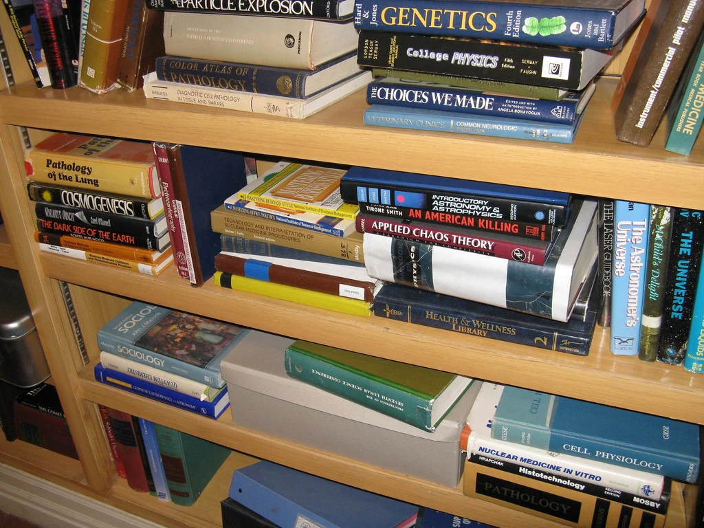 List of books visible on shelves | The Big Bang Theory Wiki | Fandom