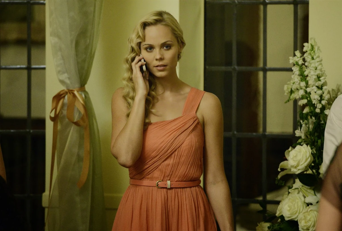 Elena Michaels Galerie | Bitten (TV-Serie) Wiki | Fandom