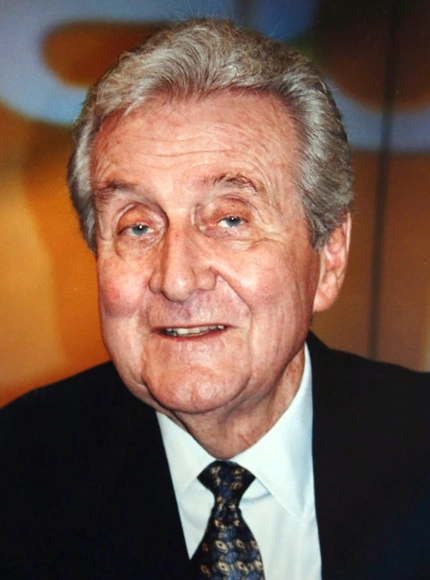 Patrick Macnee | Bond Wiki | Fandom