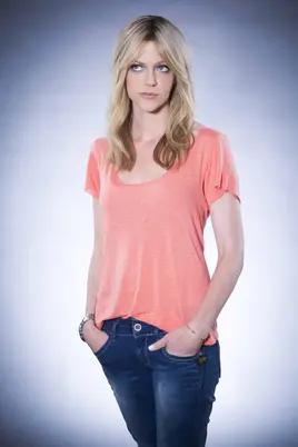 Dee Reynolds | Branson Universe Wiki | Fandom