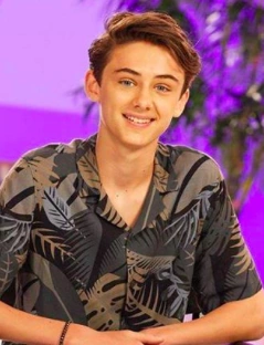 Ezra Grant | Brat Wiki | Fandom