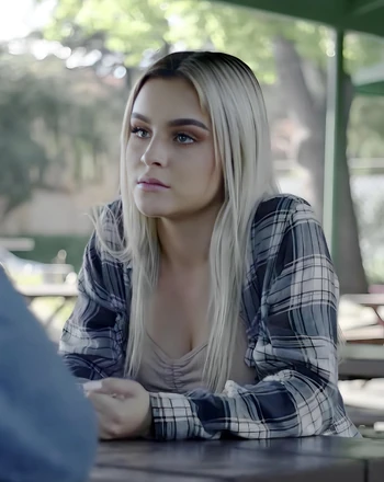 Holly | Brat Wiki | Fandom