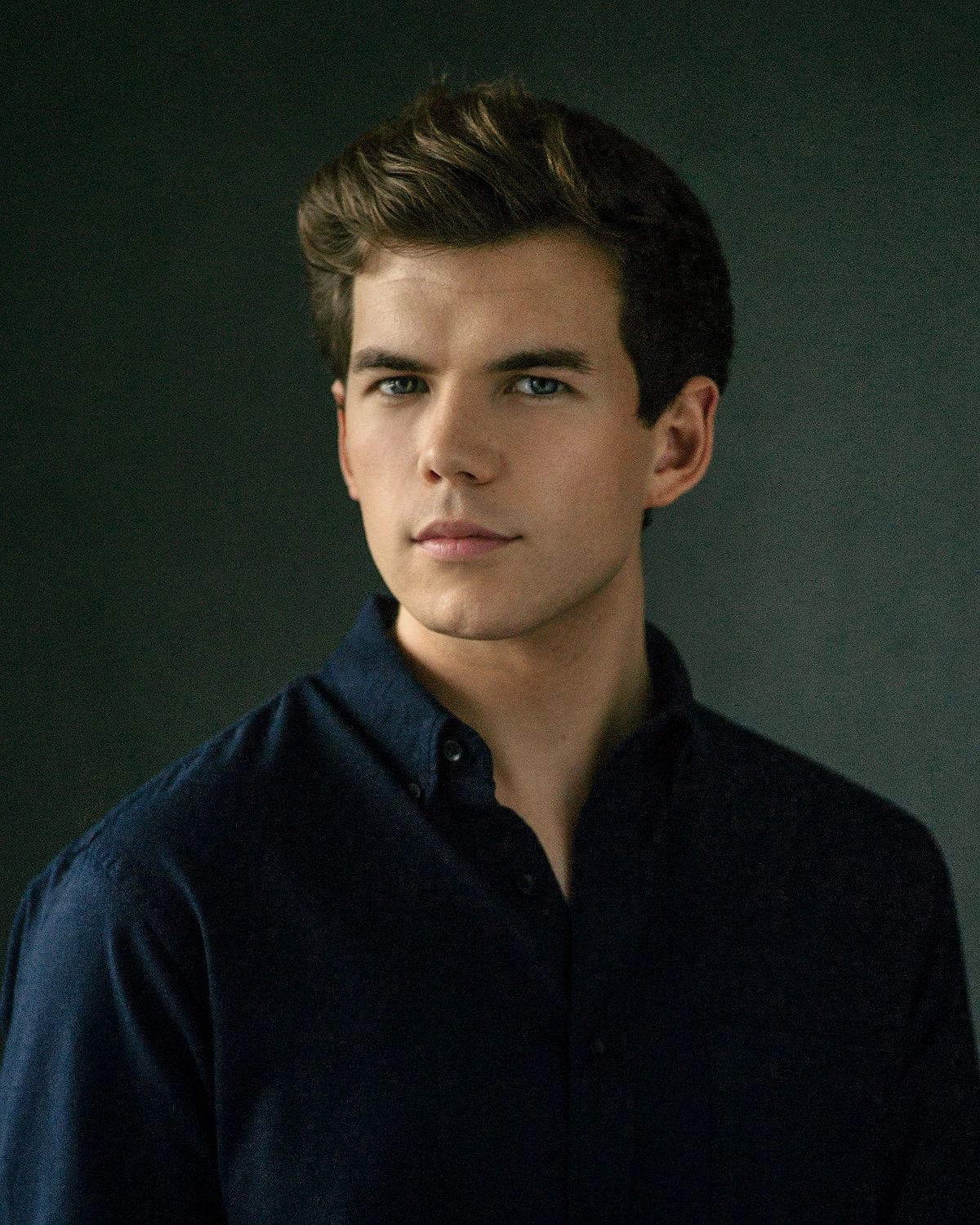 Luke Newton | Los Bridgerton Wiki | Fandom