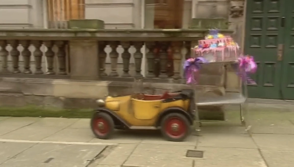 Brum and the Birthday Cake | Brum Wiki | Fandom