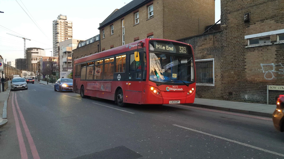 London Buses route 323 (2003-present) | Bus Routes in London Wiki | Fandom