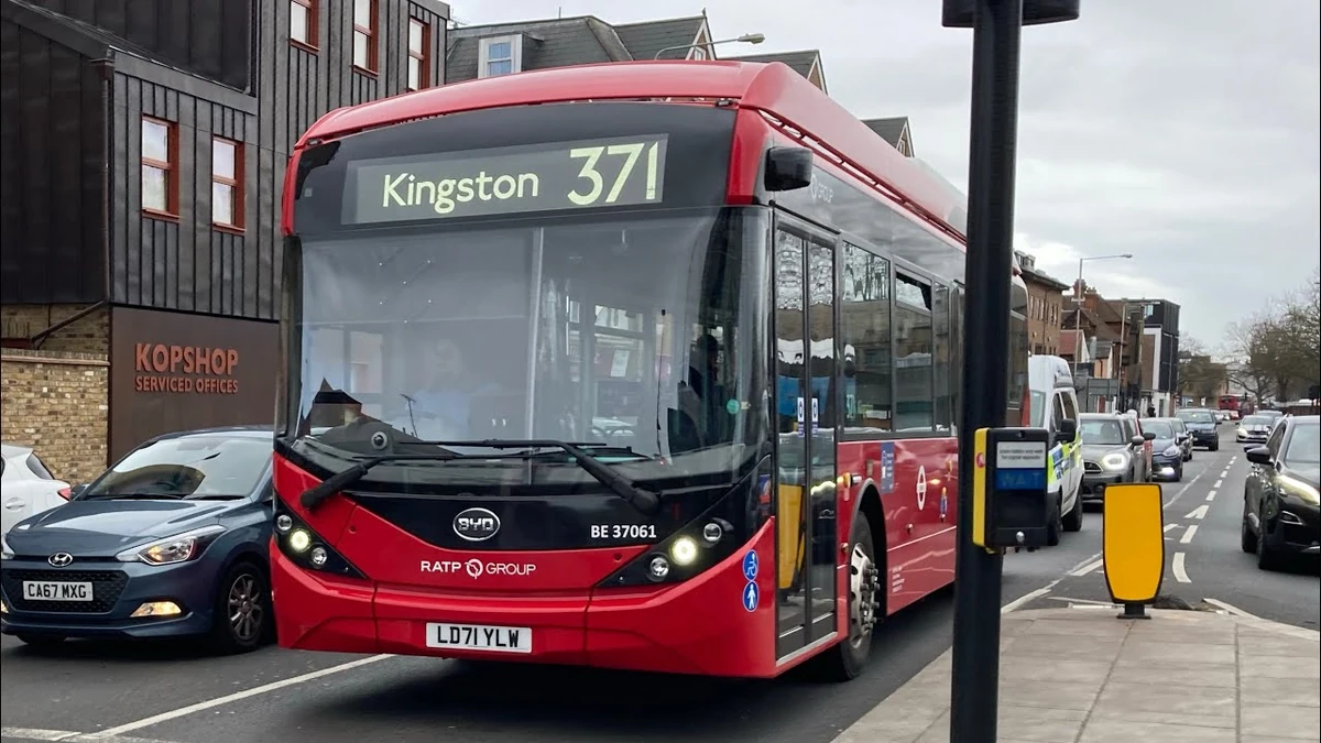 London Buses route 371 | Bus Routes in London Wiki | Fandom