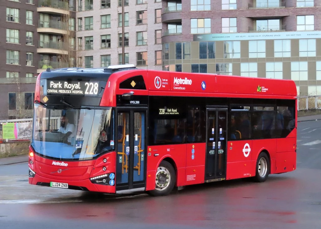 London Buses route 228 (2009-present) | Bus Routes in London Wiki | Fandom