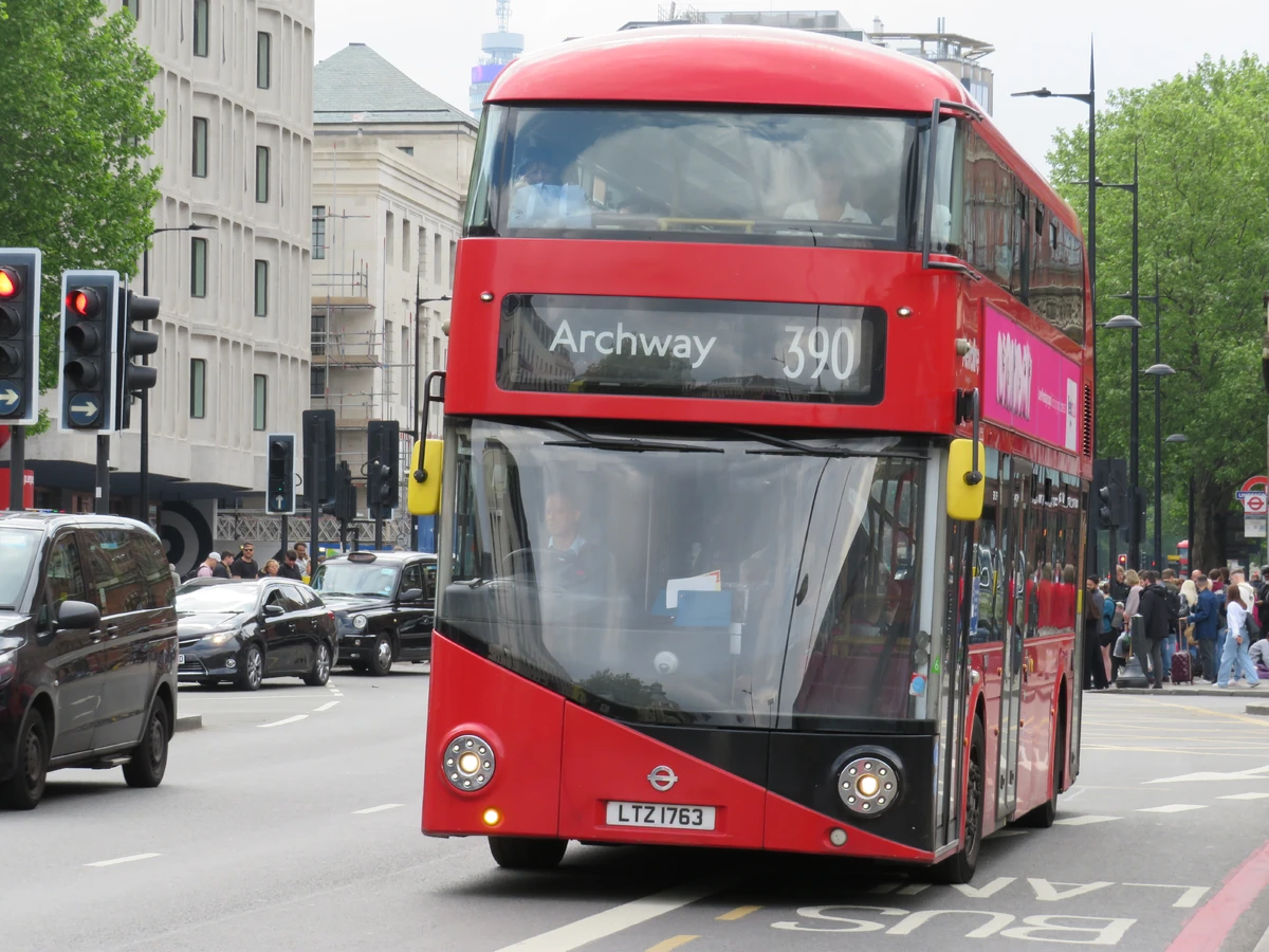 London Buses route 390 | Bus Routes in London Wiki | Fandom