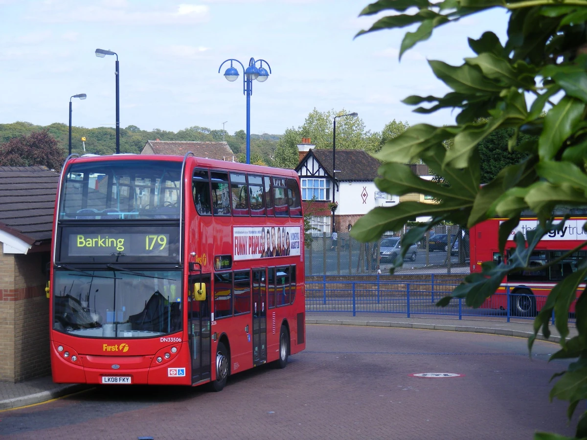 Chingford Bus Station | Bus Routes in London Wiki | Fandom