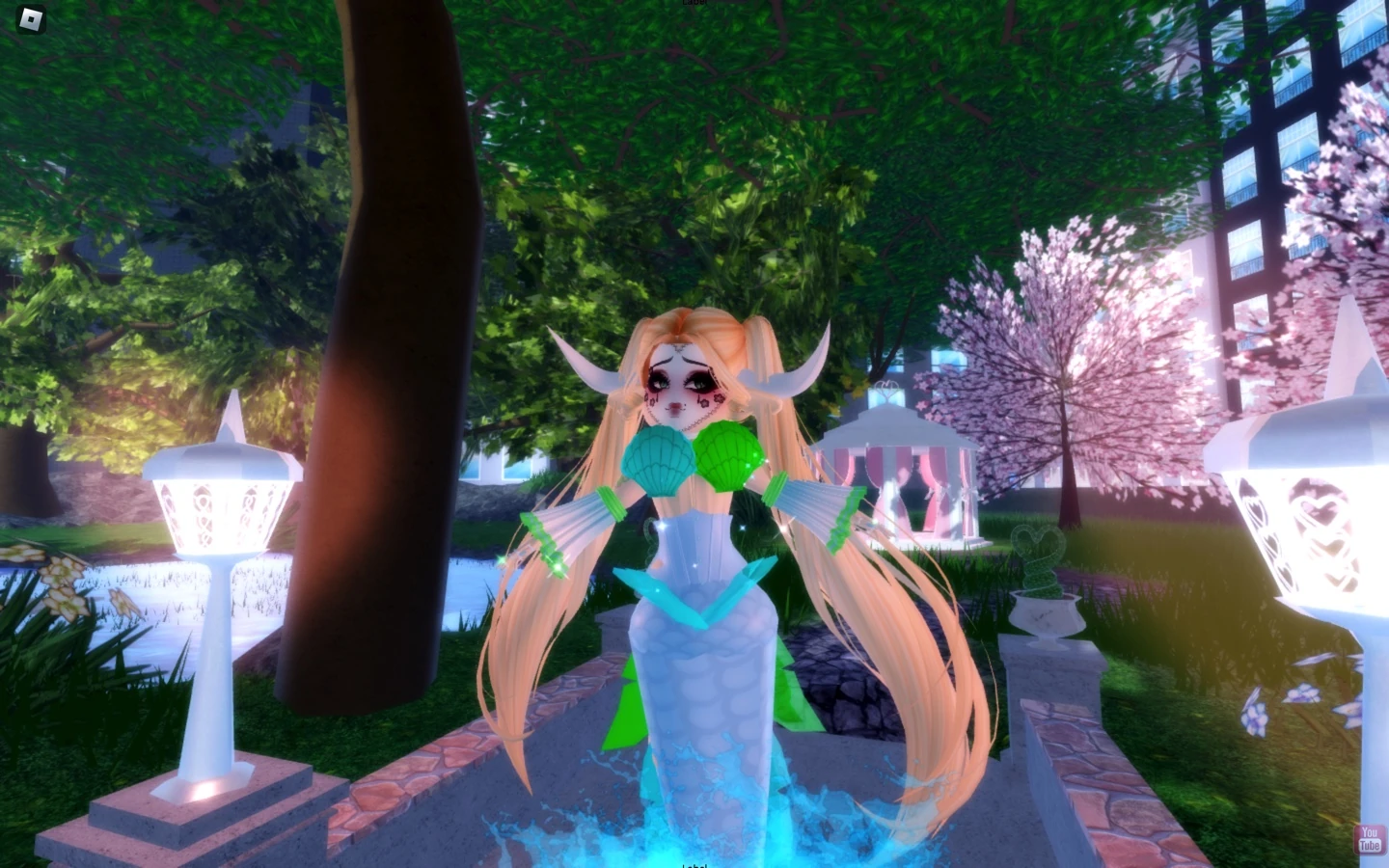 Ik that mermaid tails are broken rn so I can't actually wear this but ...