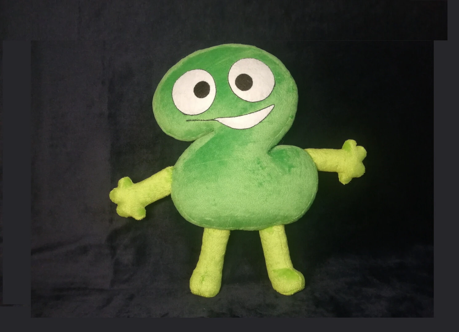 why does this bootleg plush kinda looks cute than the official plush 🤯🤯 ...