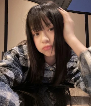 Which Hanni should be my pfp | Fandom